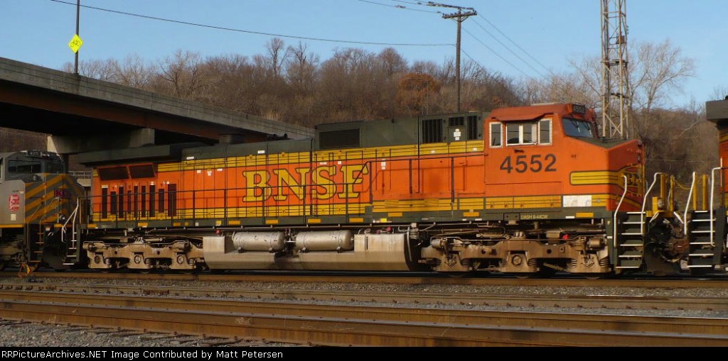 BNSF 4552